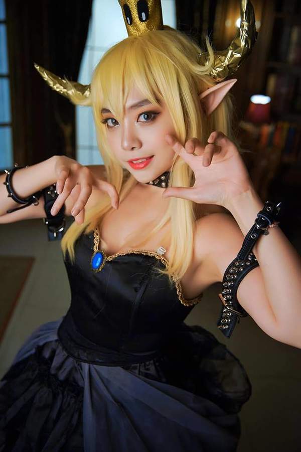 韩国妹纸Cos《LOL》KDA卡莎 性感还原“胸残”萌爆_新浪游戏_手机新浪网