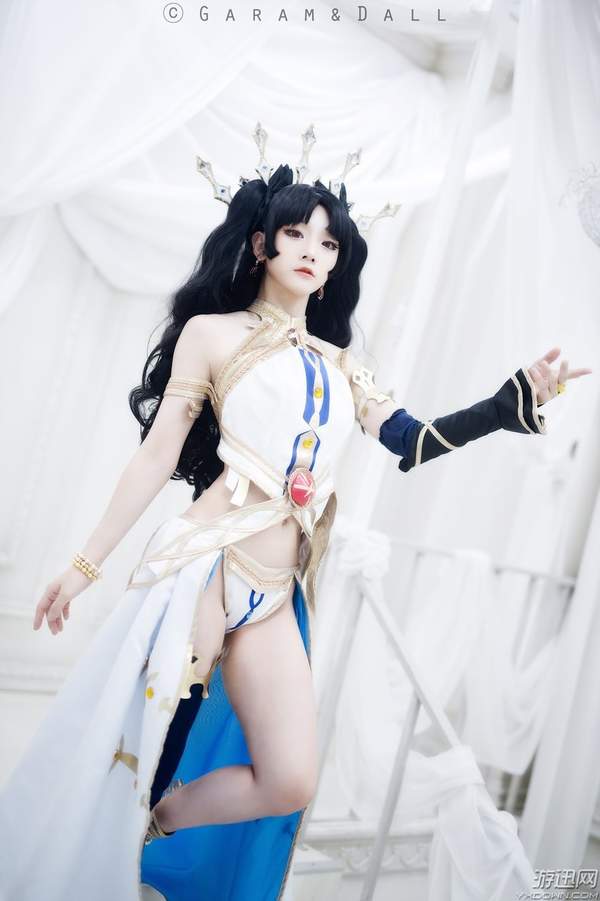 韩国美女Cos《FGO》Saber 薄纱轻掩，欧派侧漏极勾人_新浪游戏_手机新浪网