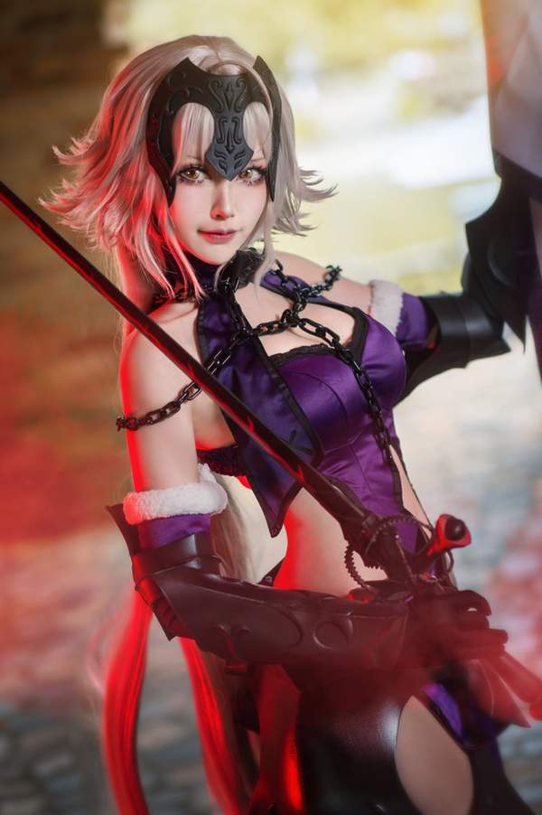 11区妹纸COS《FGO》旗袍黑贞德 营养真的跟不上了！_新浪游戏_手机新浪网