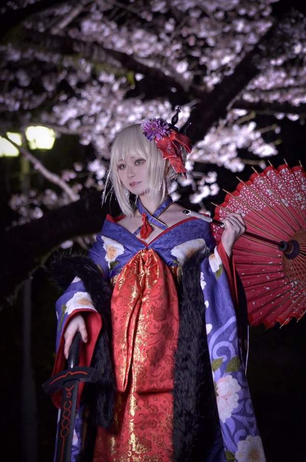 樱花萌妹Cos《FGO》众角色 火辣身材配童颜，媚力十足_新浪游戏_手机新浪网