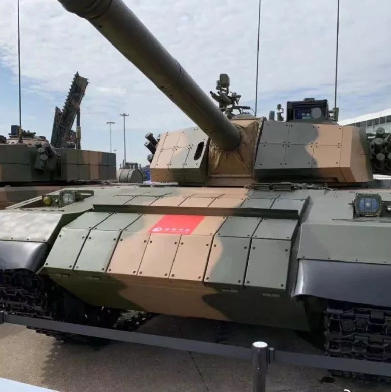 125毫米口径59坦克亮相珠海！为何59式被一改再改？｜军情晚报_新浪新闻