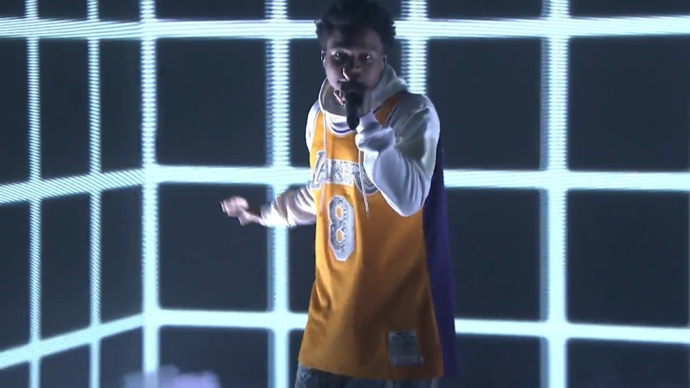 Roddy Ricch最新现场表演冠单《The Box》_手机新浪网