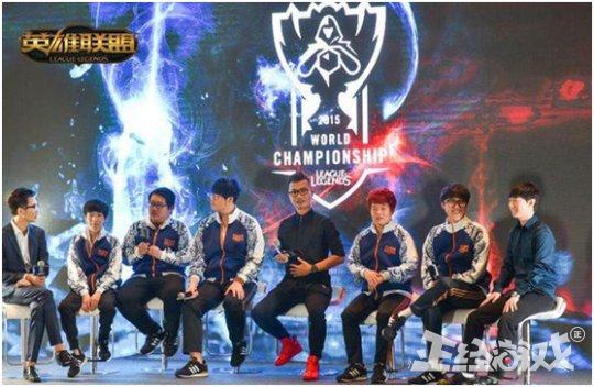 LPL队员着S8出征服亮相！UZI小虎成买家秀！MLXG像哈利波特_新浪游戏_手机新浪网