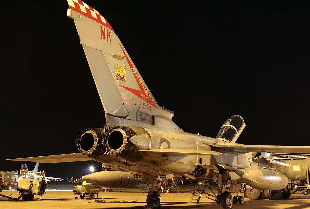 “狂风”战斗攻击机的心脏：独特的三转子涡扇发动机_手机新浪网