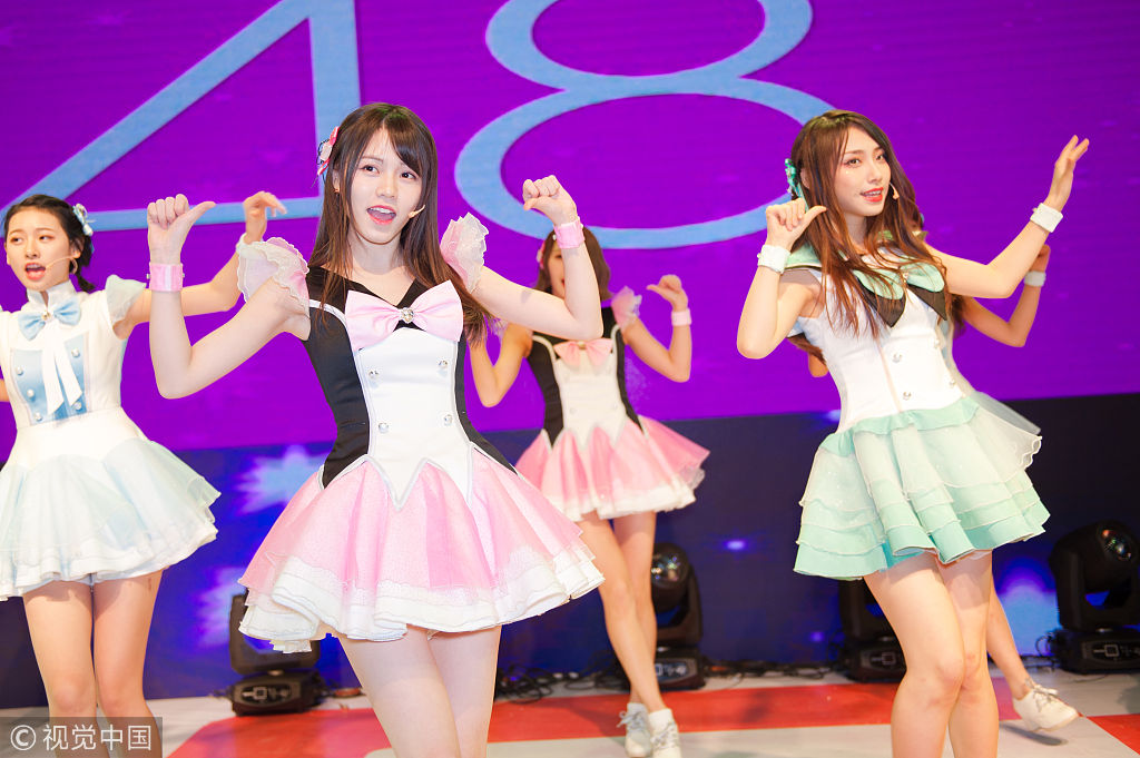 SHY48美少女团平安夜来袭 短裙飞扬秀美腿颜值美爆