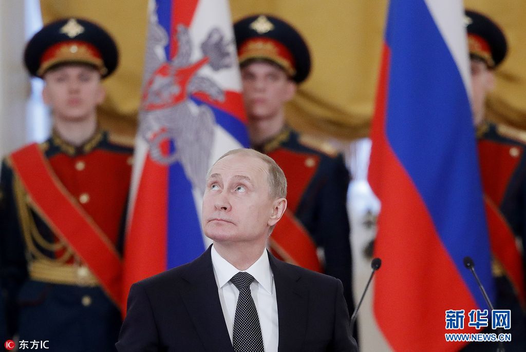 普京出席国家奖颁发仪式 授予在叙牺牲飞行员英雄奖章|奖章|飞行员|普京_新浪新闻