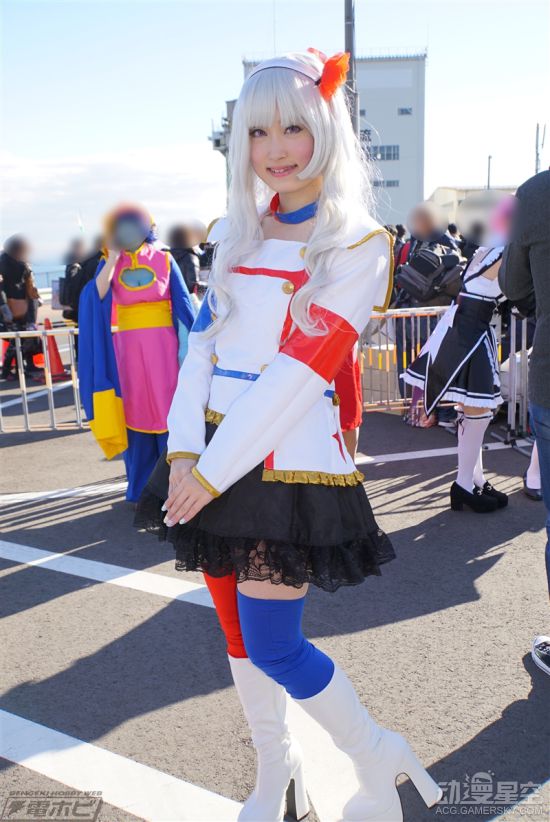 C93精选COS合集：萌妹姿态撩人 “神龙”降临会场_新浪游戏_手机新浪网