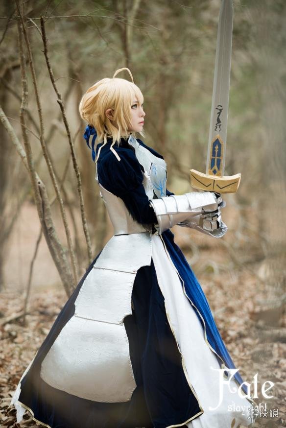 十一区吾王真爱粉COS 各种saber上演换装捆绑play！_新浪游戏_手机新浪网