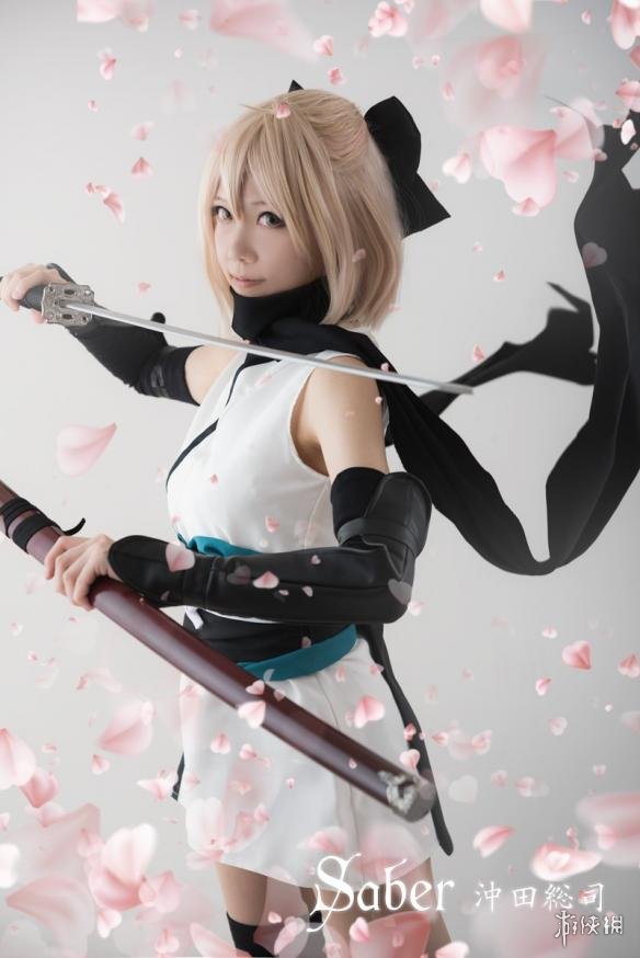 十一区吾王真爱粉COS 各种saber上演换装捆绑play！_新浪游戏_手机新浪网