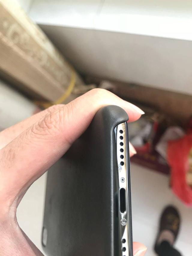 万元iPX又曝新问题！边框氧化变蓝色：还是深空灰