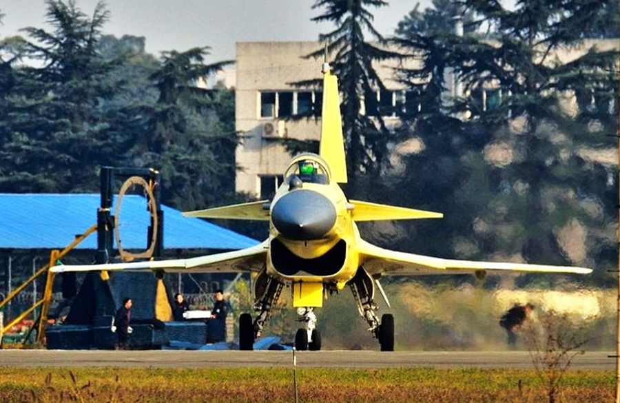 歼10D到底是个什么飞机？为何被称中国最强三代半战机_手机新浪网