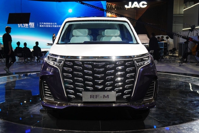 2023上海车展探馆：江淮瑞风RF-M亮相-新浪汽车