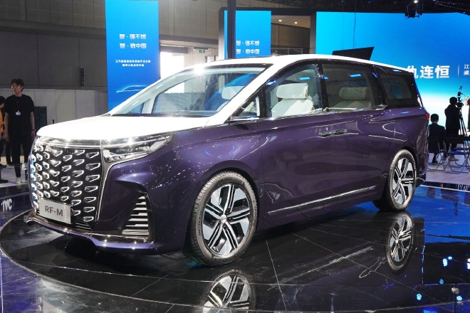 2023上海车展探馆：江淮瑞风RF-M亮相-新浪汽车