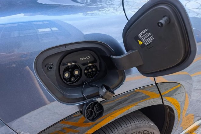 “海”中“狮”王 试驾比亚迪海狮07EV-新浪汽车