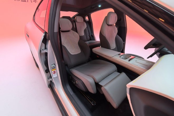 2025深蓝汽车秋季新品发布 深蓝L06/新款深蓝S07多款车型亮相-新浪汽车