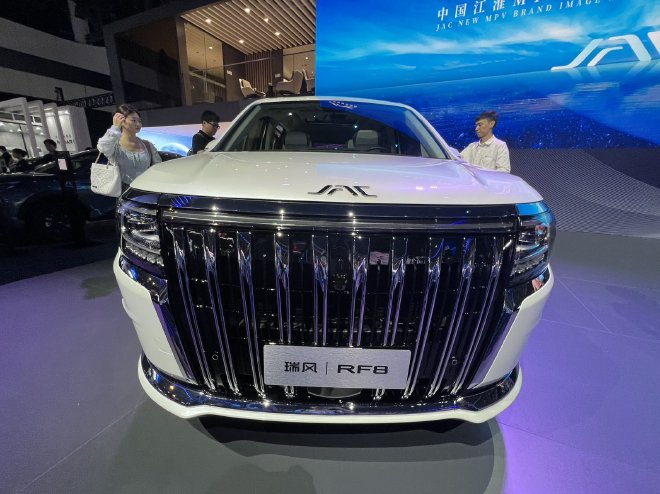 2023成都车展：江淮瑞风RF8正式发布-手机新浪汽车