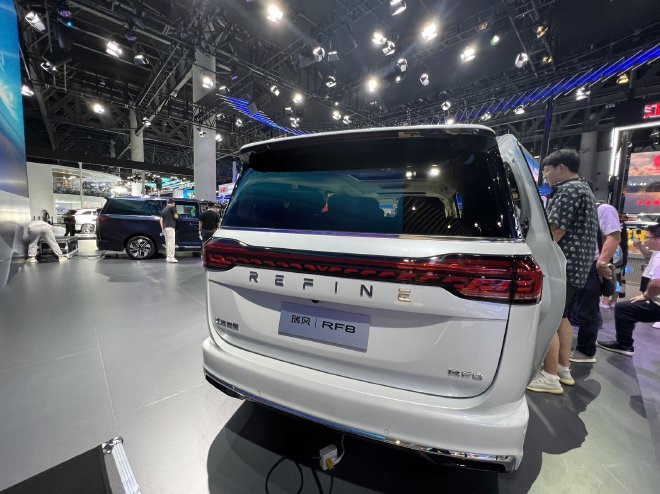 2023成都车展：江淮瑞风RF8正式发布-手机新浪汽车