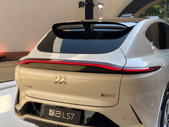 售价30.98-45.98万元 智己LS7正式上市-手机新浪汽车