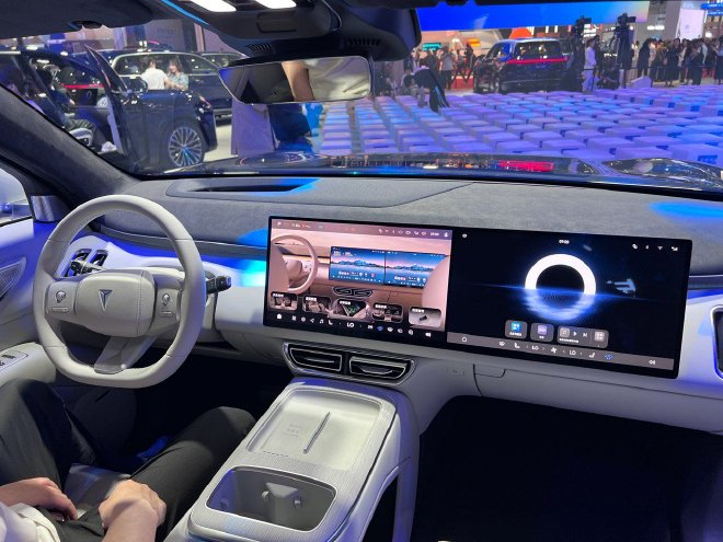 2025上海车展：深蓝S09预售23.99万起-手机新浪汽车