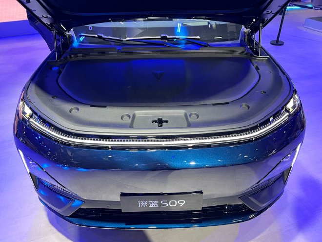 2025上海车展：深蓝S09预售23.99万起-新浪汽车