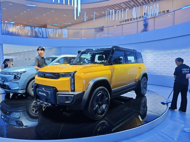 2025成都车展：奇瑞风云X3L预售12.99万起-手机新浪汽车