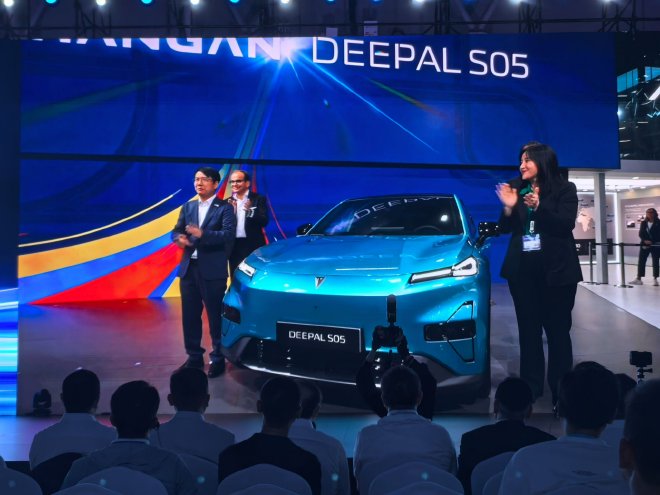 2025深蓝汽车秋季新品发布 深蓝L06/新款深蓝S07多款车型亮相-新浪汽车