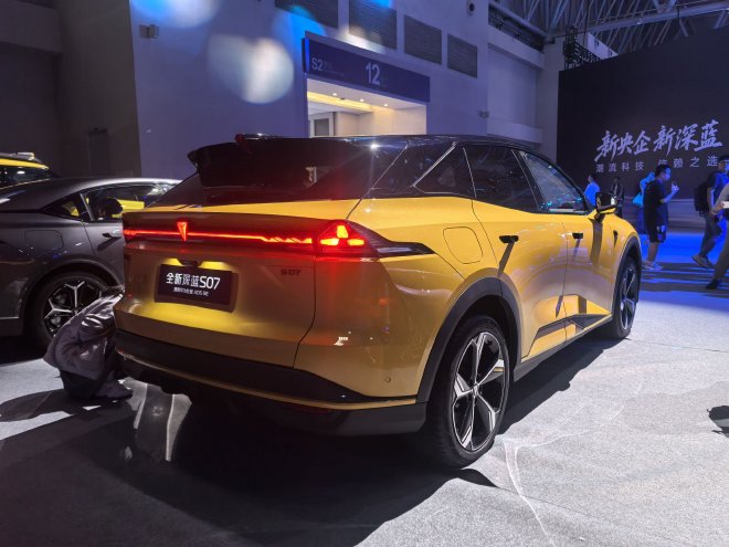 2025深蓝汽车秋季新品发布 深蓝L06/新款深蓝S07多款车型亮相-手机新浪汽车