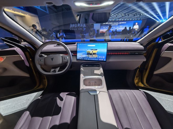 2025深蓝汽车秋季新品发布 深蓝L06/新款深蓝S07多款车型亮相-手机新浪汽车