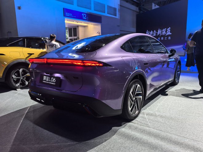 2025深蓝汽车秋季新品发布 深蓝L06/新款深蓝S07多款车型亮相-新浪汽车