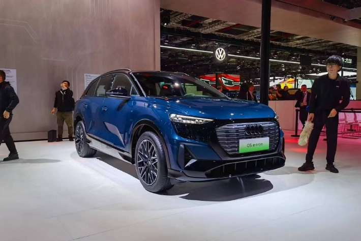 2023上海车展:上汽奥迪新款Q5 e-tron亮相-新浪汽车