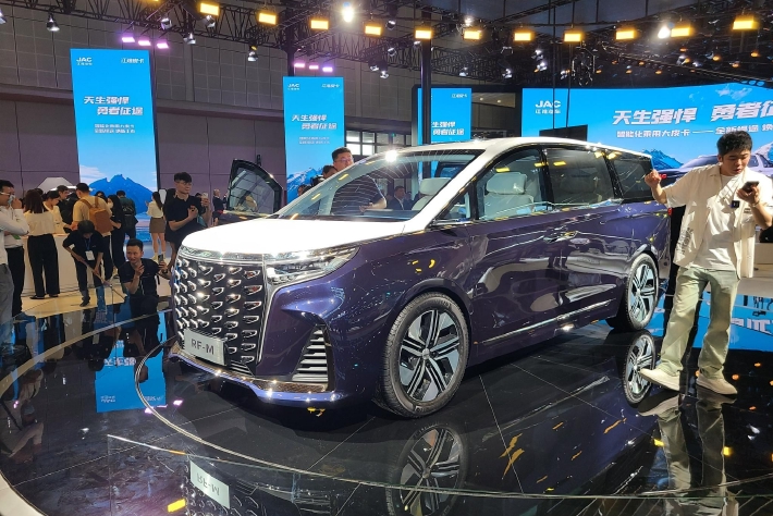 2023上海车展：江淮瑞风RF-M概念车首发亮相-新浪汽车