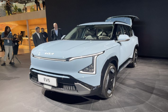 2023广州车展：起亚EV5售价14.98-17.48万元-新浪汽车