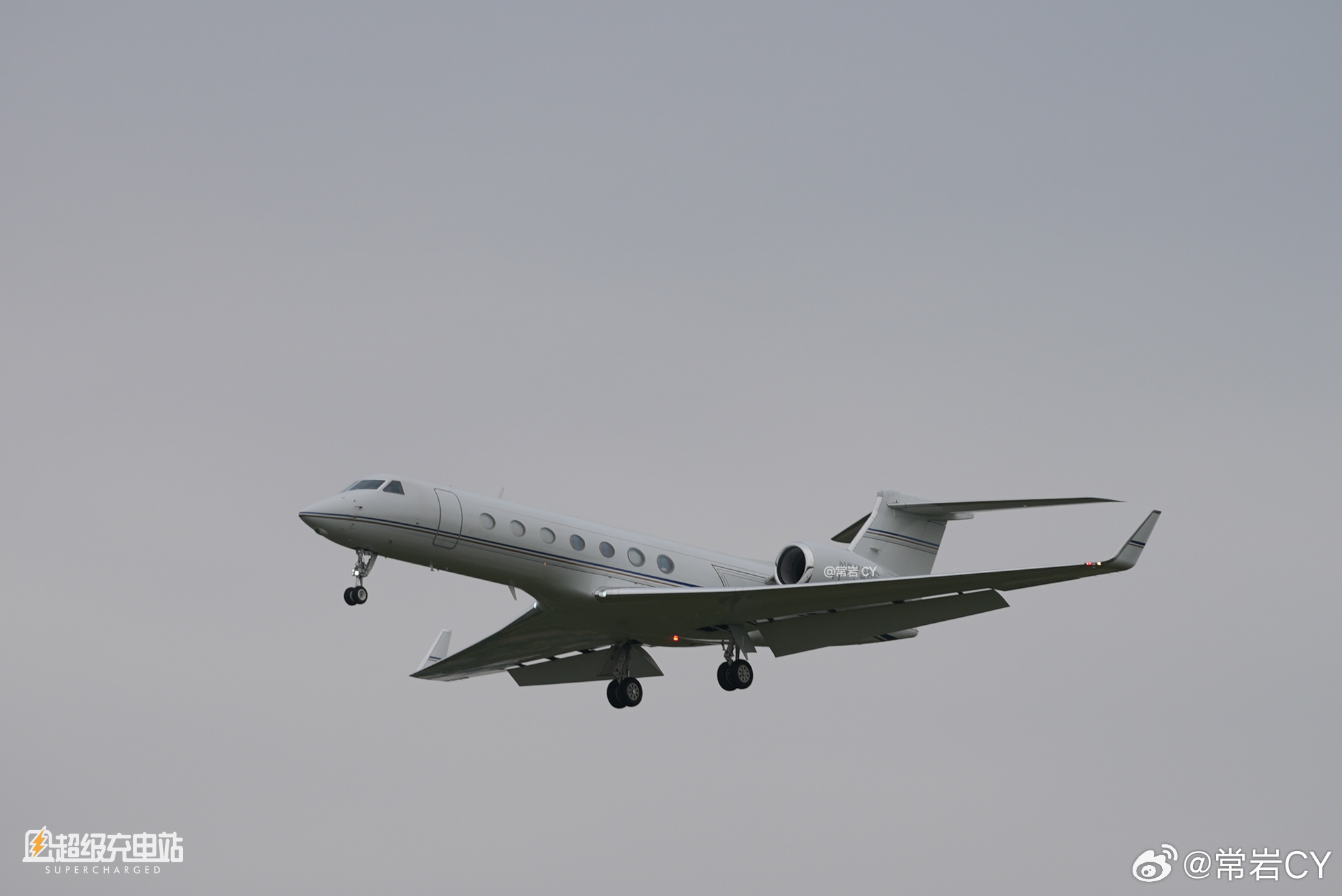 马斯克私人飞机落地首都机场 现场照片曝光_7x24小时财经新闻_新浪网